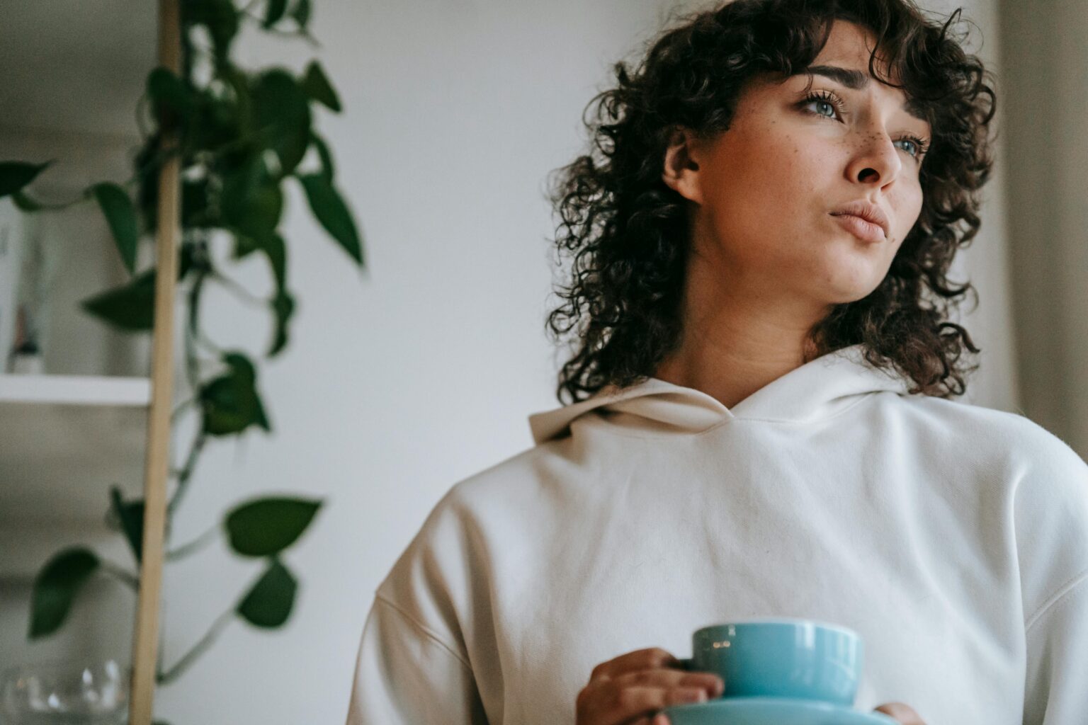 10 proven ways to control your overthinking tendency - Her New Habits